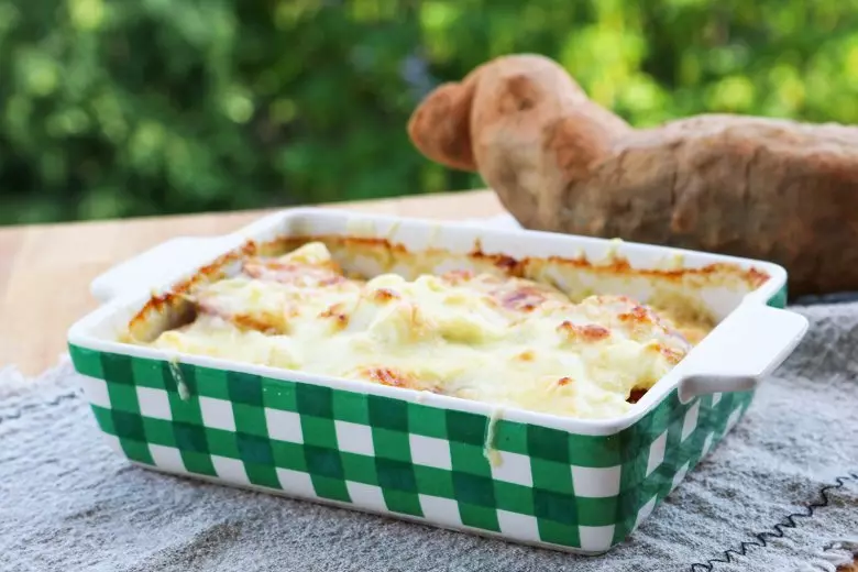 Sød kartoffelgryde med hakket kød og feta