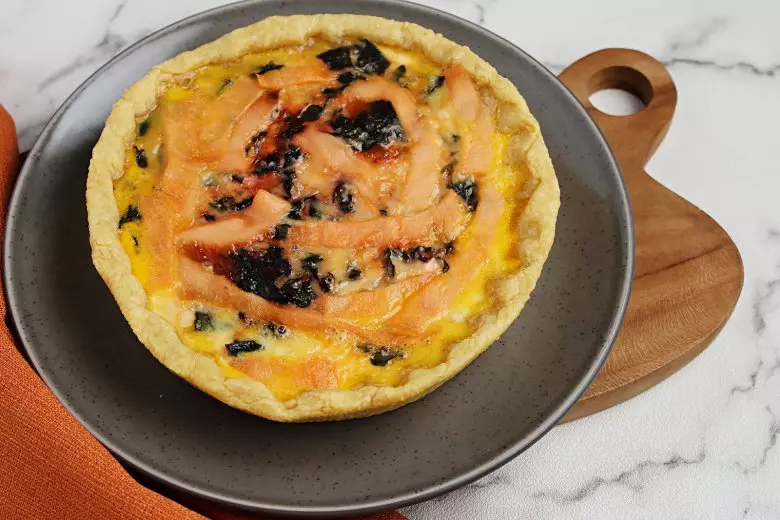 Chard quiche ជាមួយត្រី salmon