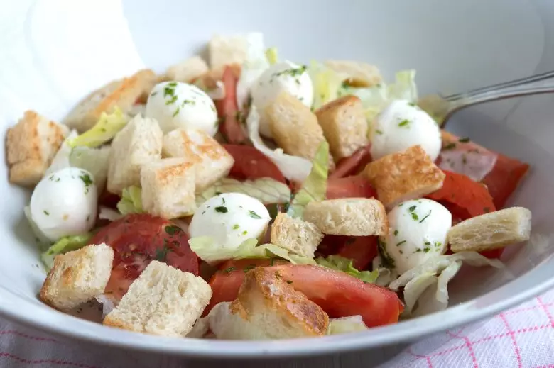 Tomato salade mei brea cubes