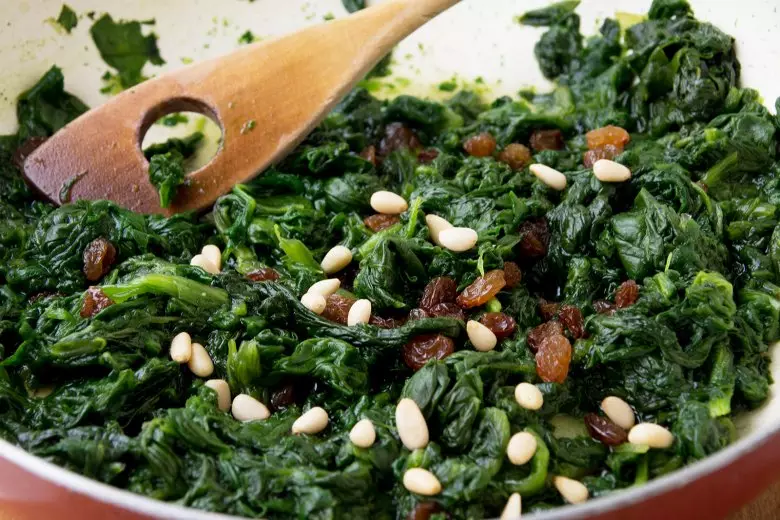 Spinach with currants and pine nuts