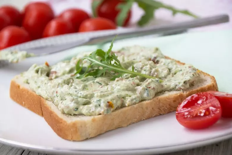 Tomato and rocket spread