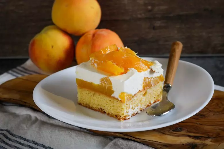 Tarte aux pêches à la crème sure