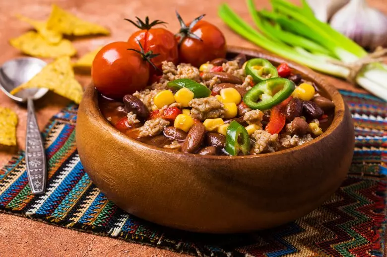 “Chili con carne” Texanslar tarapyndan oýlanyp tapyldymy ýa-da gelip çykyşy Meksikada barmy entek belli däl.