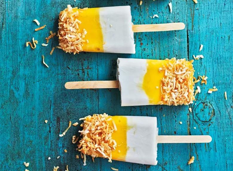 Popsicles with coconut and mango