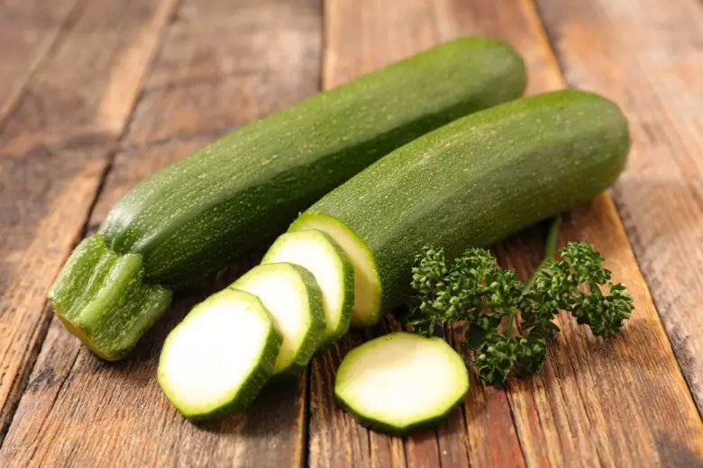 Zucchini ni nziza kuko ifite vitamine nyinshi na karori nke.