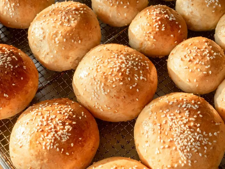 Gumawa ng sarili mong hamburger buns