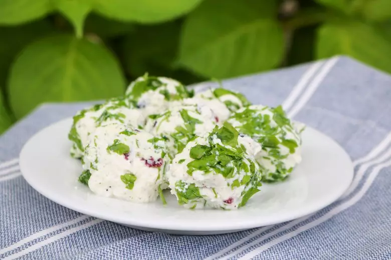 Vegan roomkaasballetjies