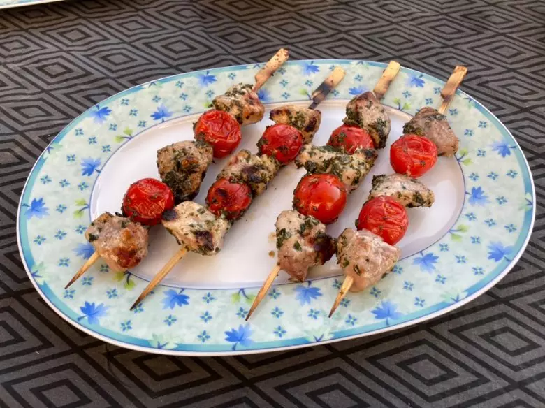 Fillet skewers miaraka amin'ny voatabia serizy