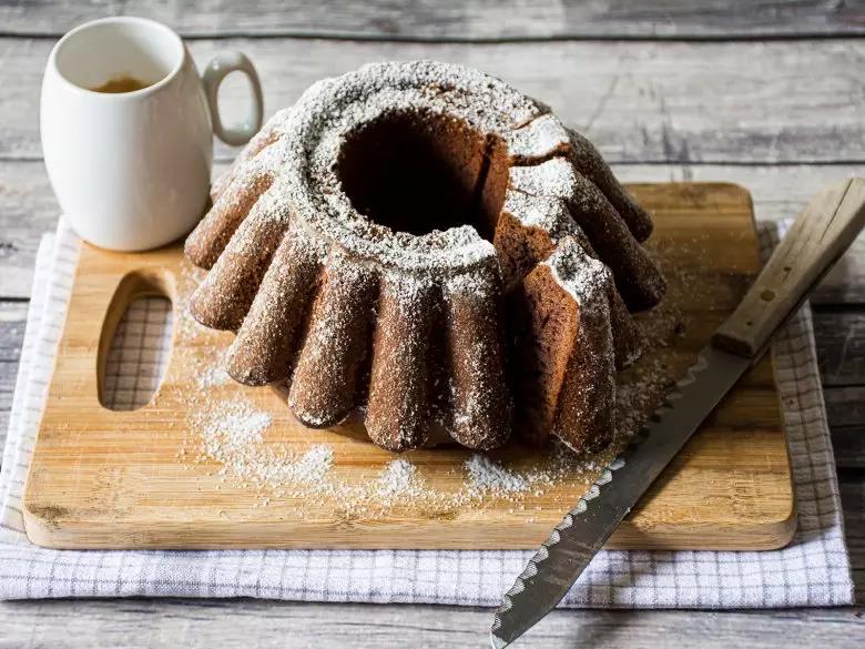 Bolo de viño tinto con aceite