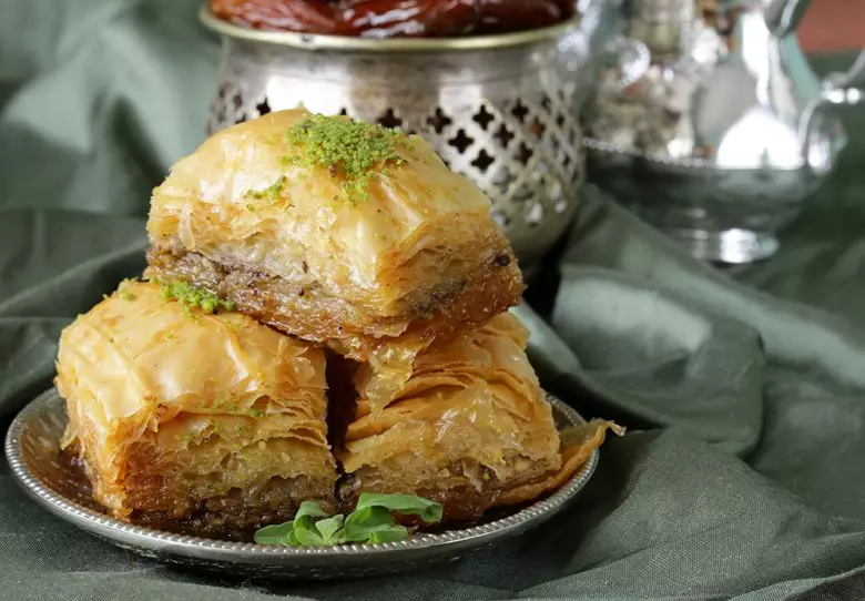 Baklava ជាមួយទឹកឃ្មុំនិងគ្រាប់