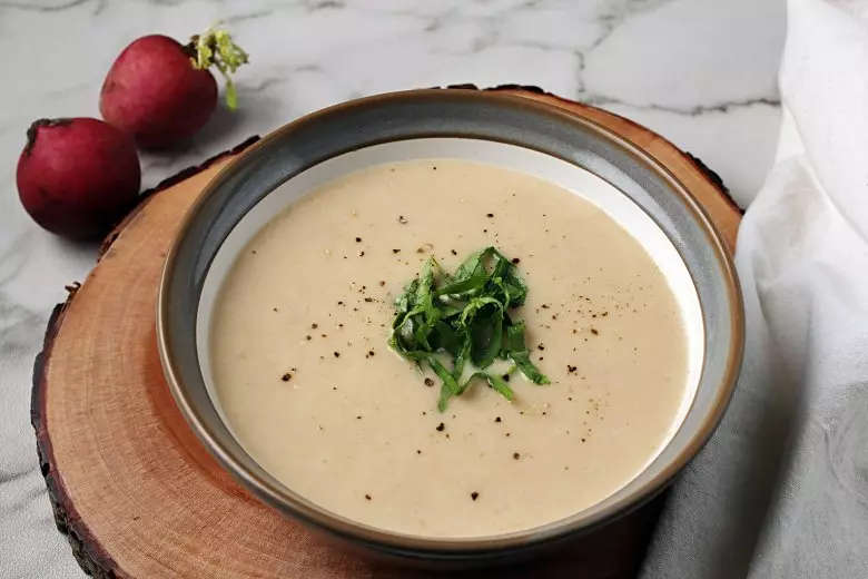 sopa de crema de rábano