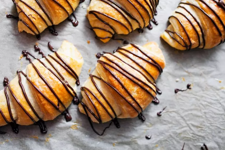 Croissants de plátano y chocolate