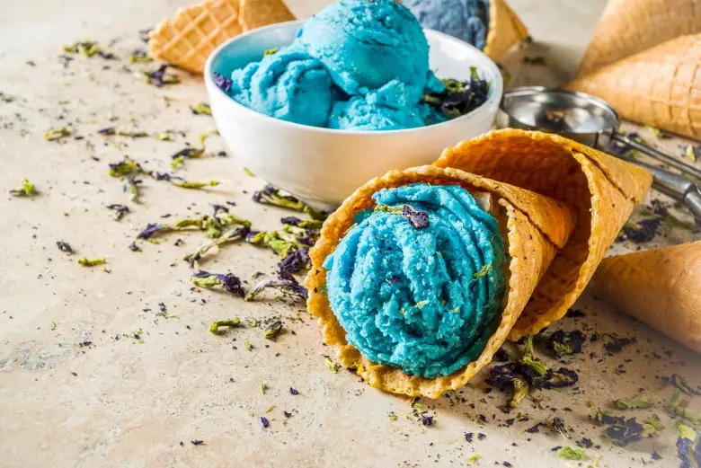 Ice Cream na may Butterfly Pea Blossoms