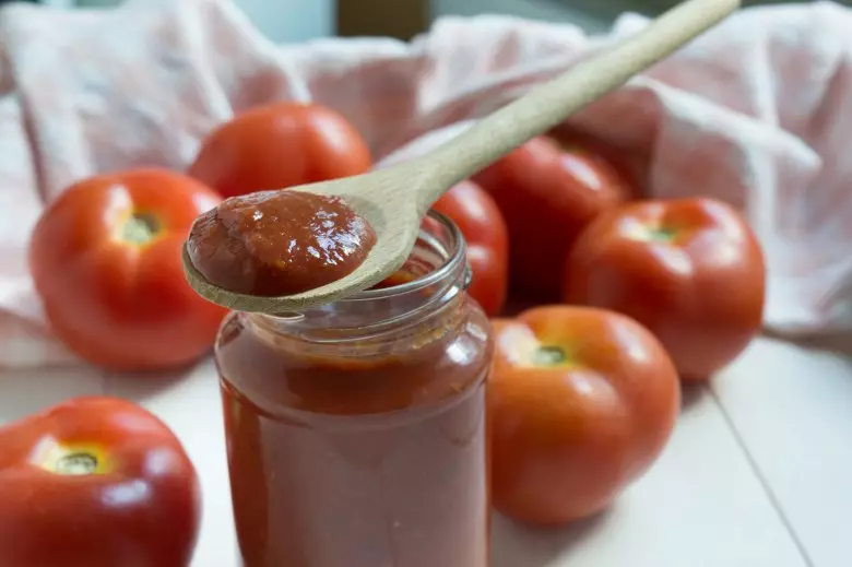 Homemade tomato paste