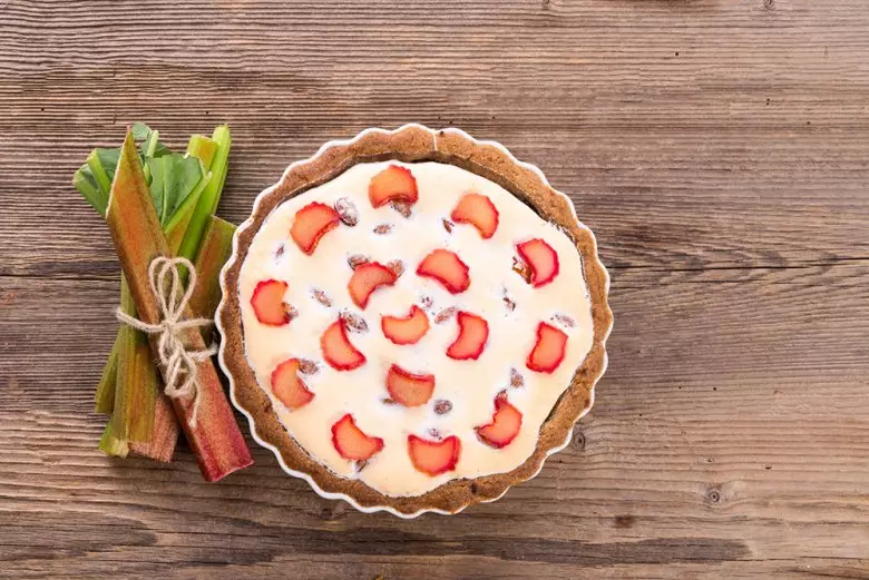 Torta de ruibarbo com mascarpone