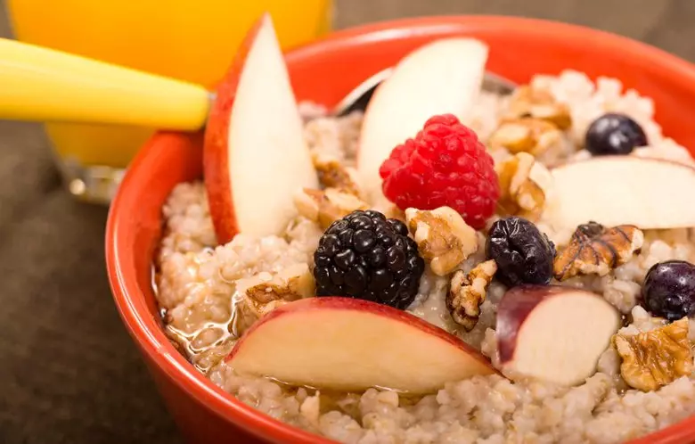 A healthy breakfast, such as fruit and oatmeal, is particularly important on race day.