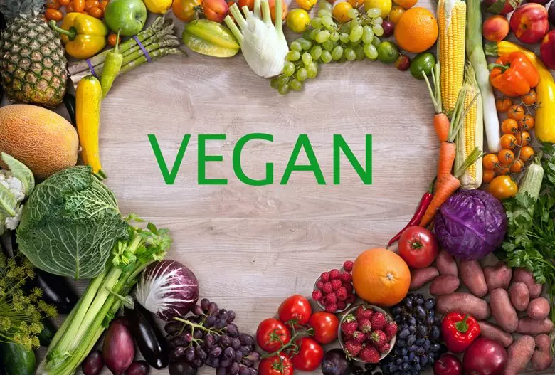 Veganism သည် အသားနှင့်ငါးများကို ငြင်းပယ်ရုံသာမက နို့နှင့်နို့ထွက်ပစ္စည်းများ၊ ပျားရည်နှင့် ဥများကိုပါ ငြင်းပယ်ပါသည်။