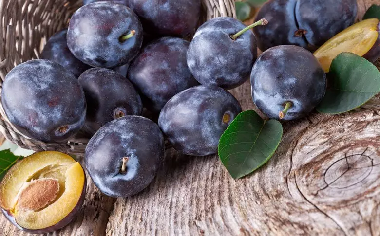 Ny plum dia azo ampiasaina hanomanana sakafo matsiro, fa tsara indrindra hohanina manta.Plum