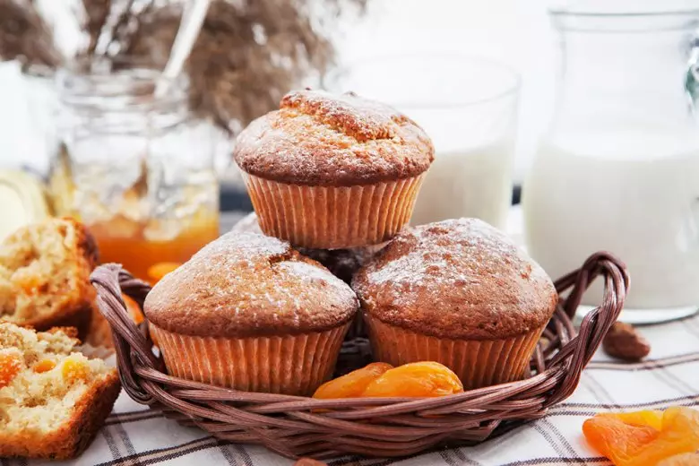 apricots muffins