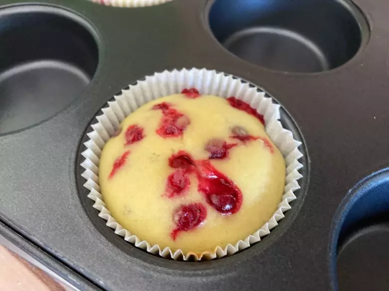 Jednoduché muffiny z černého rybízu