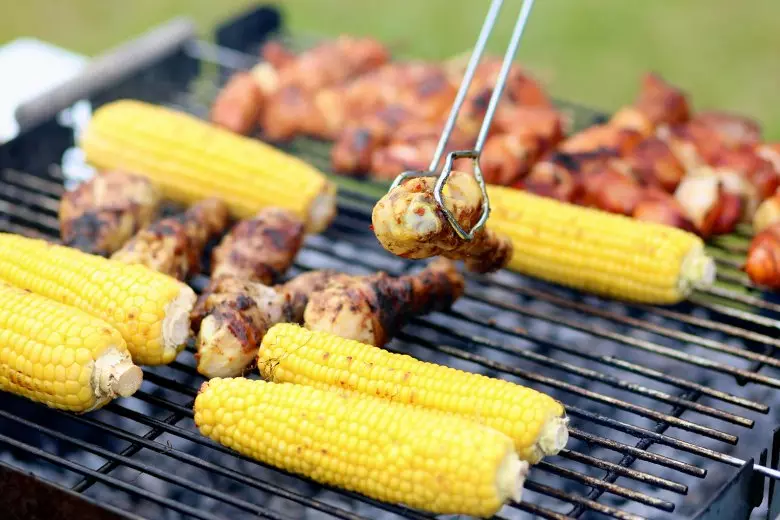 Moltar grilling leis an grill gualaigh ní hamháin le haghaidh spraoi, ach freisin i gcás éigeandála.