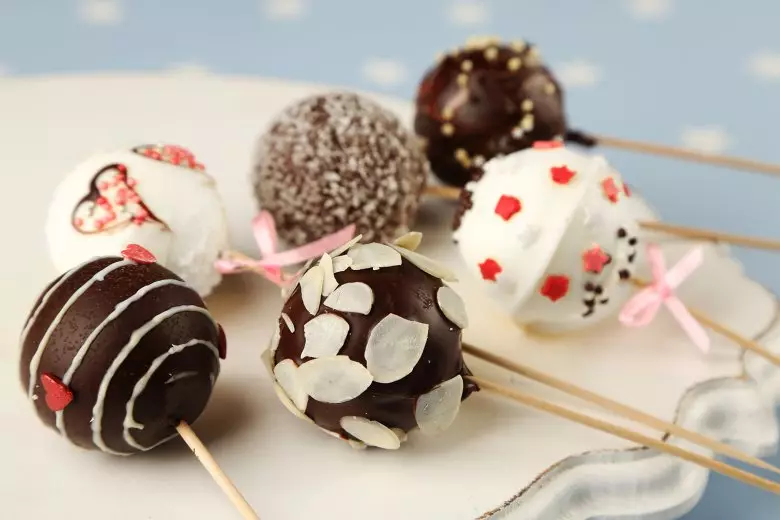 Bilo za dječji rođendan ili za neku drugu priliku - cake pops se uvijek dobro izvuče.