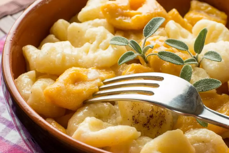 Vegan adaçayı gnocchi