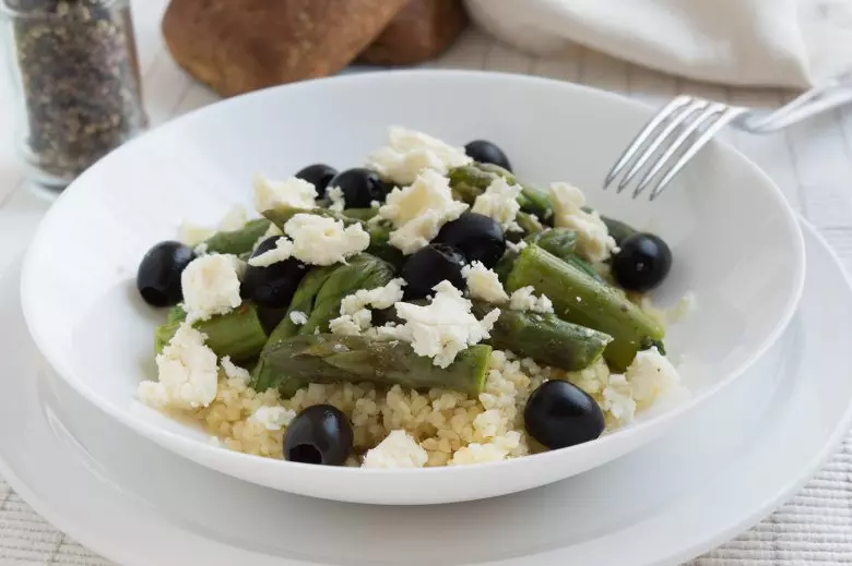 Couscous tare da bishiyar asparagus