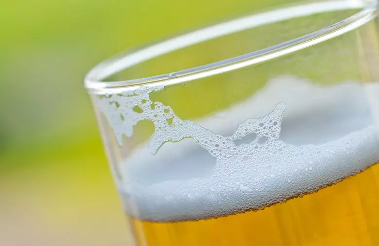 Kölsch là một loại bia nhẹ và được lên men hàng đầu.