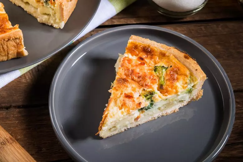 Quiche de brócoli e salmón