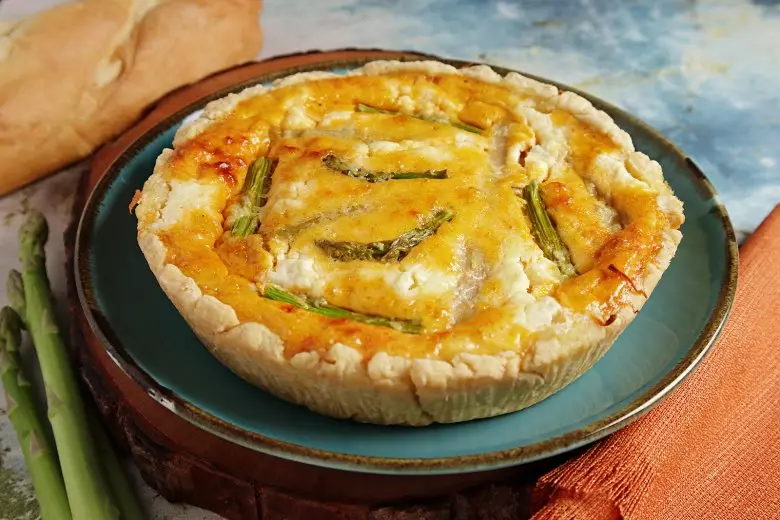 Quiche de espárragos e queixo