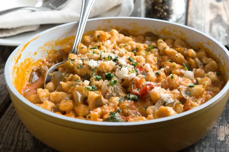 Spaetzle con salsa picante de pimentón