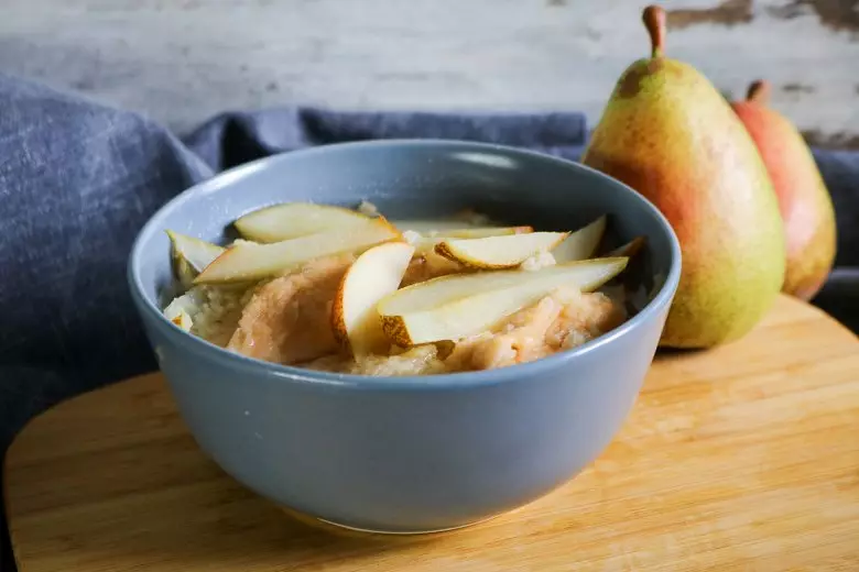 Pear soup ine crackers