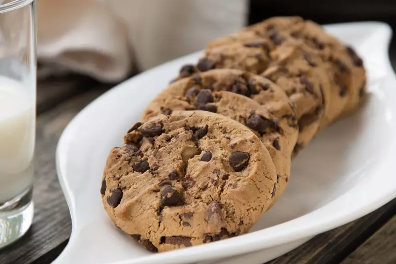 Jordnötskakor med chokladchips