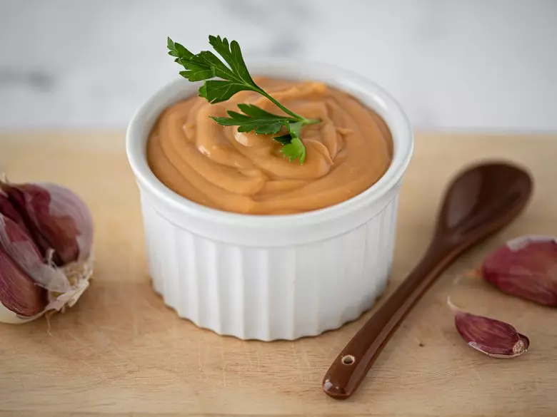 Creamy peanut sauce with garlic