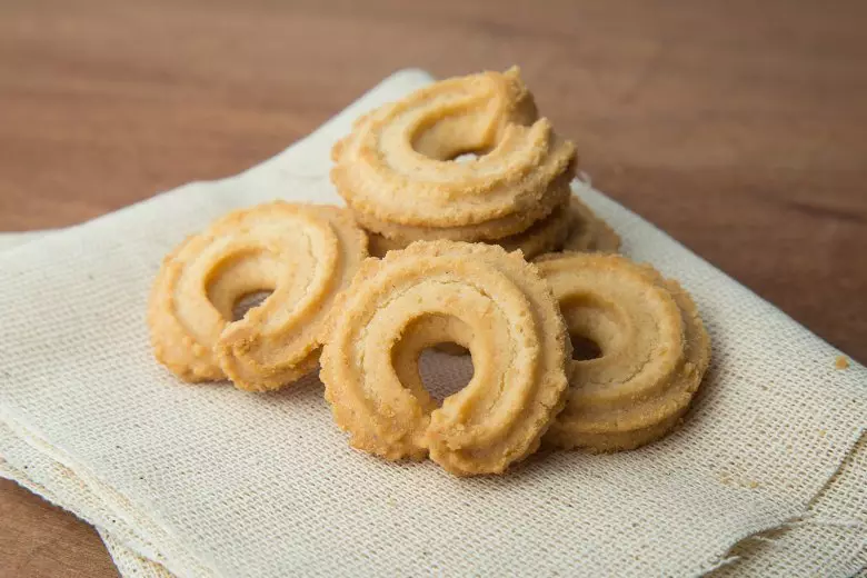 Shortbread cookies tare da marzipan