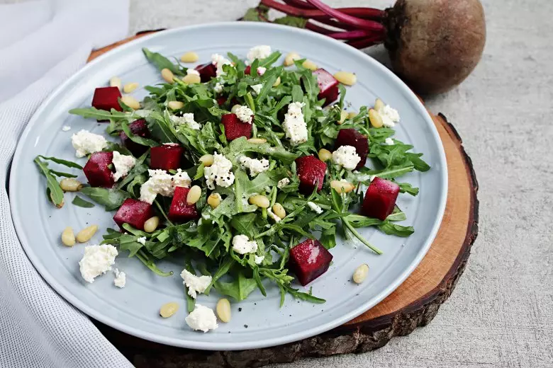 Salata de sfecla rosie cu feta