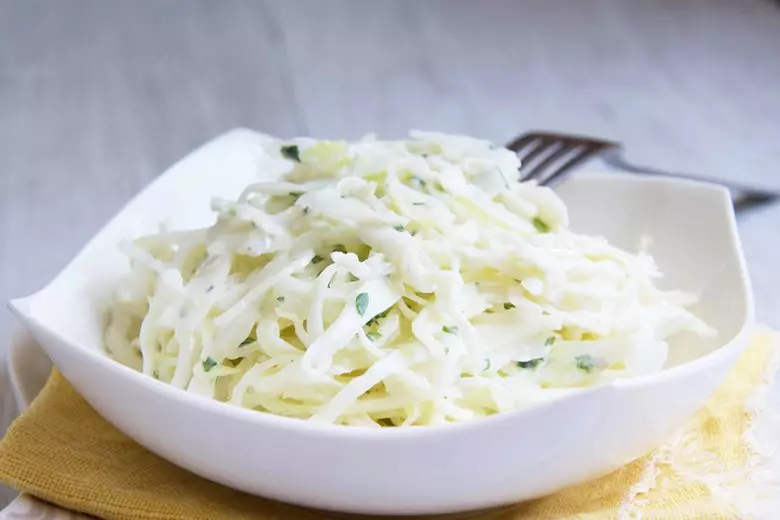 Insalata di sedano e cavolo cappuccio