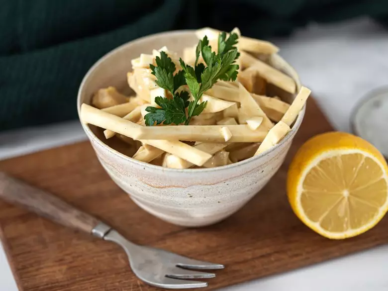 Salada de aipo com ovos