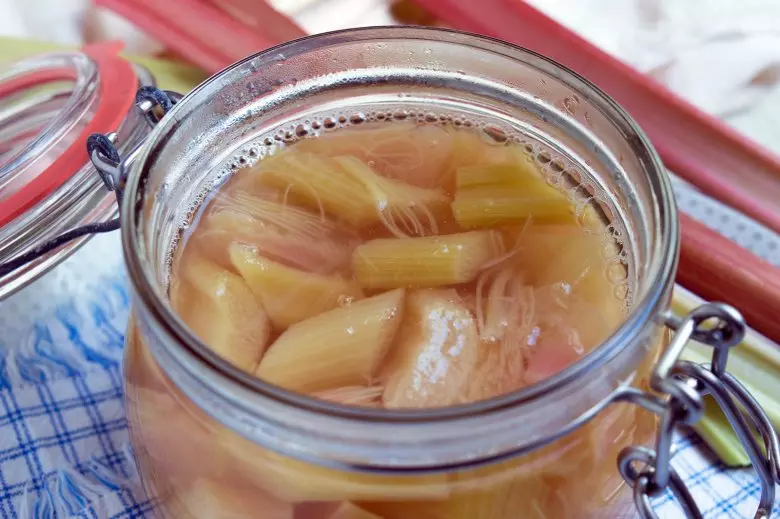 Rhubarb porridge