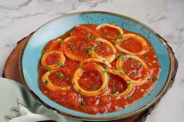 Squid sa tomato sauce