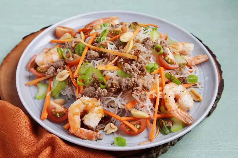 Ensalada tailandesa de fideos de cristal - Yam Woon Sen