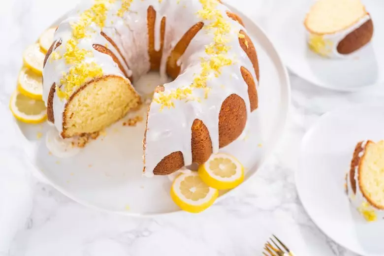 Pound achicha na lemon frosting