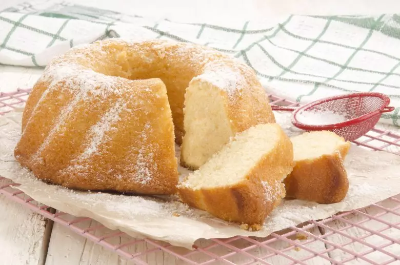 Bundt cake with eggnog