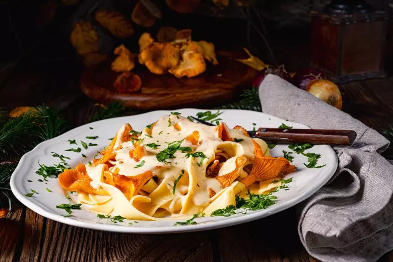 Chanterelles бүхий Tagliatelle