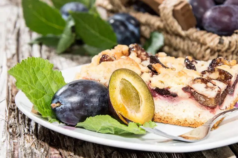 Pruimencake met hagelslag uit het blik