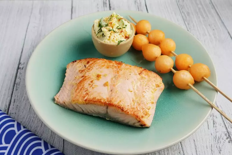 Salmon mei komkommer dip