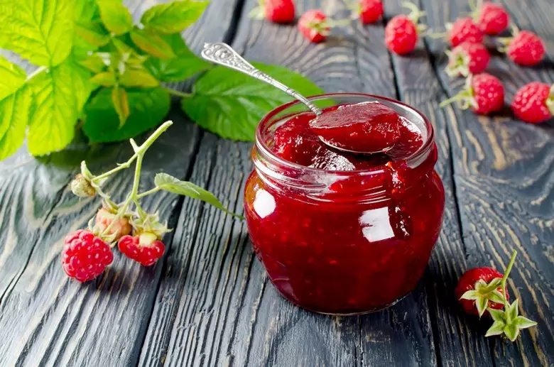 Raspberry sy blackcurrant jam