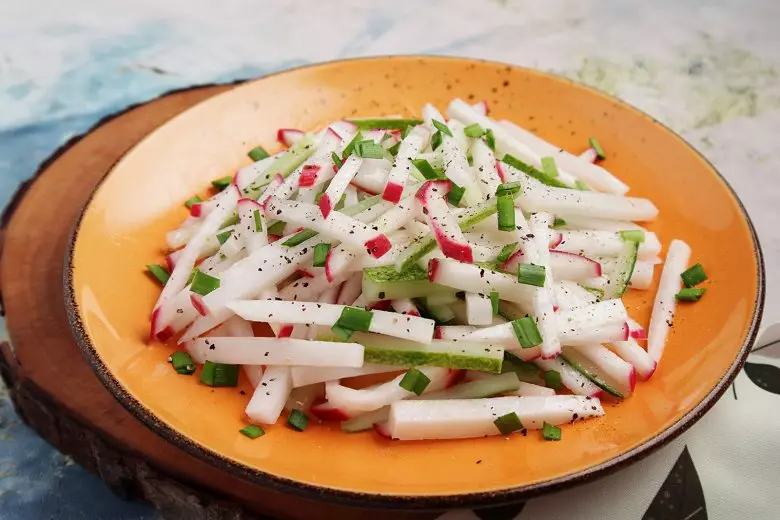 Salada de pepino com rabanete