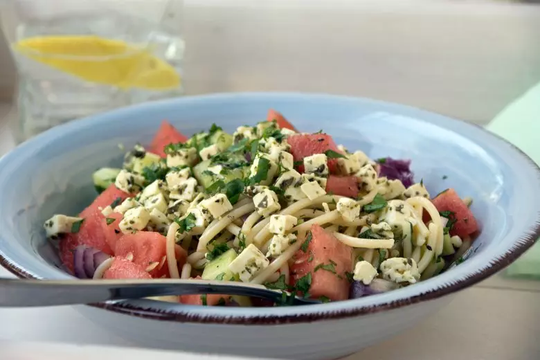 salade de nouilles aux fruits